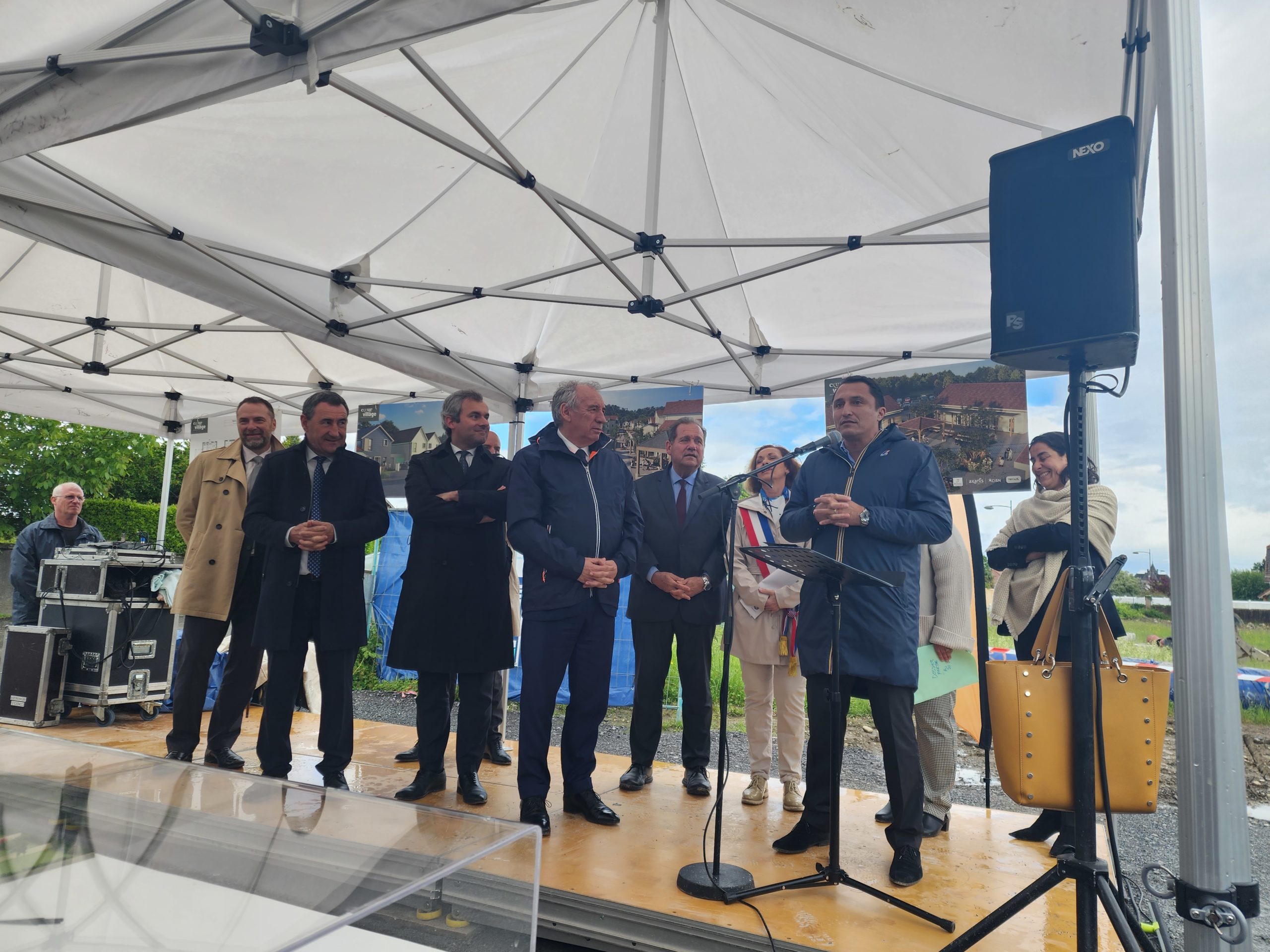 Pose 1ère Pierre "Au Coeur du Village" à Mazères-Lezons (64) - GROUPE ...